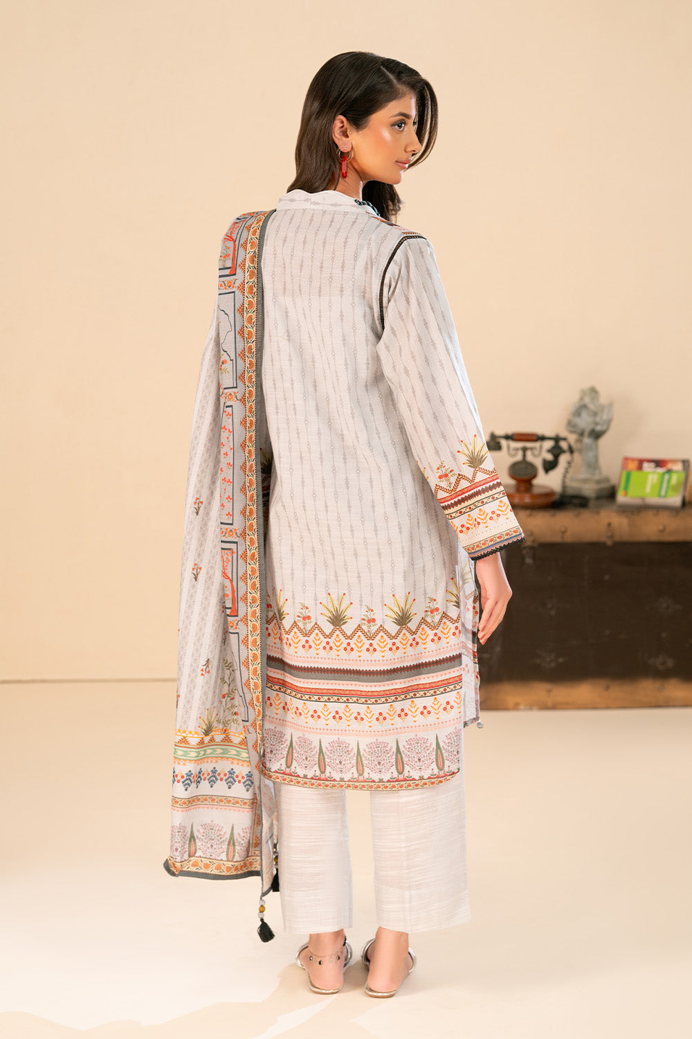 3 Piece Printed Khaddar Suit with Dupatta SD-52214 | GulAhmed - uae ...