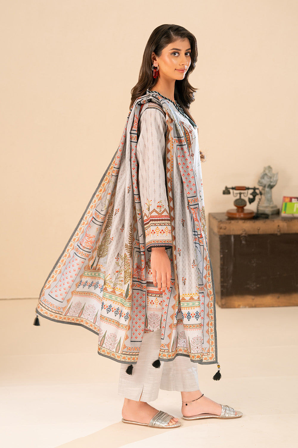 3 Piece Printed Khaddar Suit with Dupatta SD-52214 | GulAhmed - uae ...